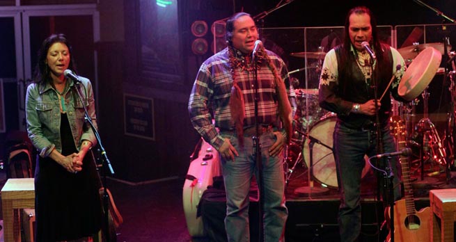 Blackfire and The Jones Benally Family - Les Tombées de la Nuit ...