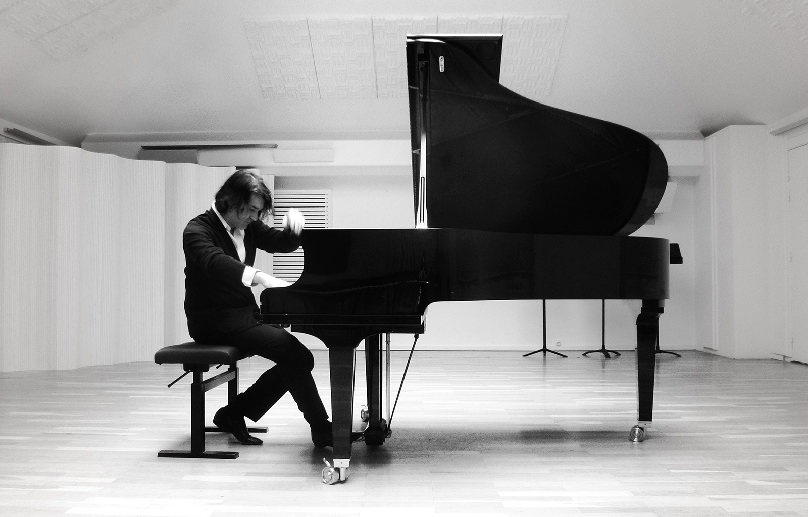 Maxence Cyrin - Les Tombées de la Nuit : Festival | Dimanche à Rennes ...